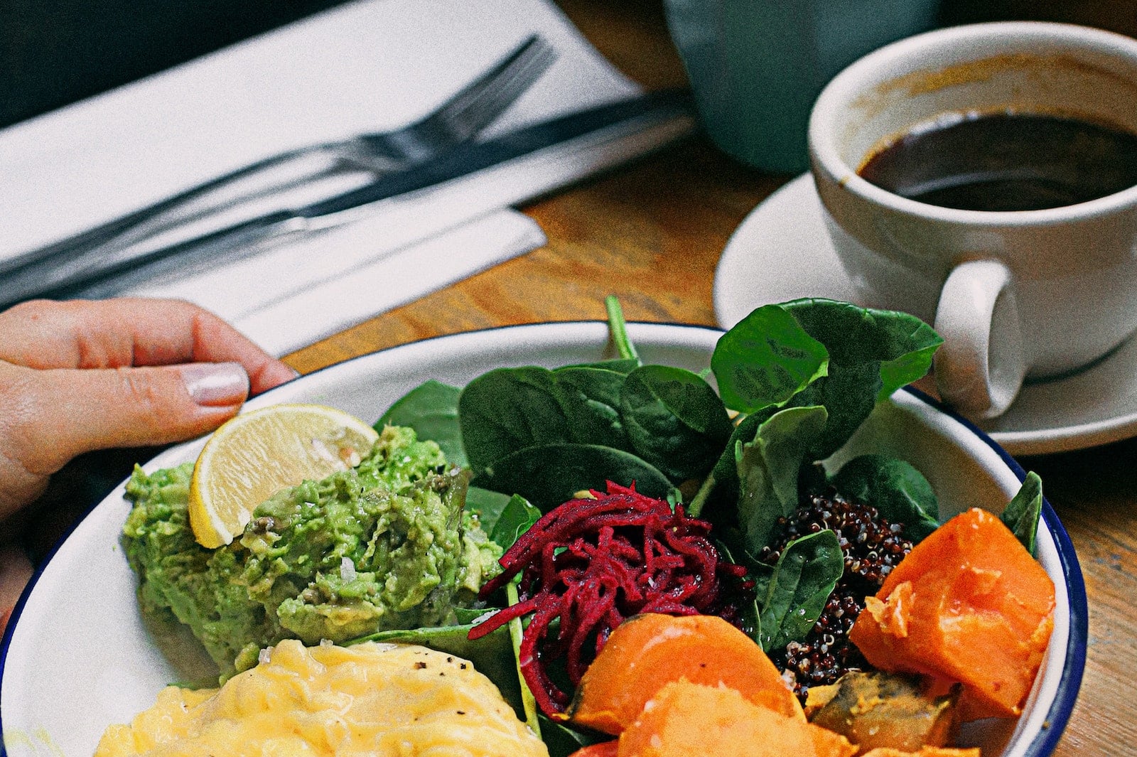 How To Eat Healthy When Dining Out, According To Nutritionists | FOOD ...
