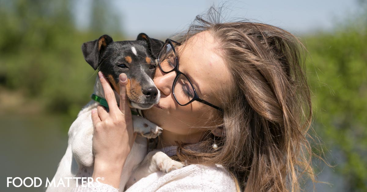 5 Surprising Health Benefits Of Owning Cats And Dogs | FOOD MATTERS®